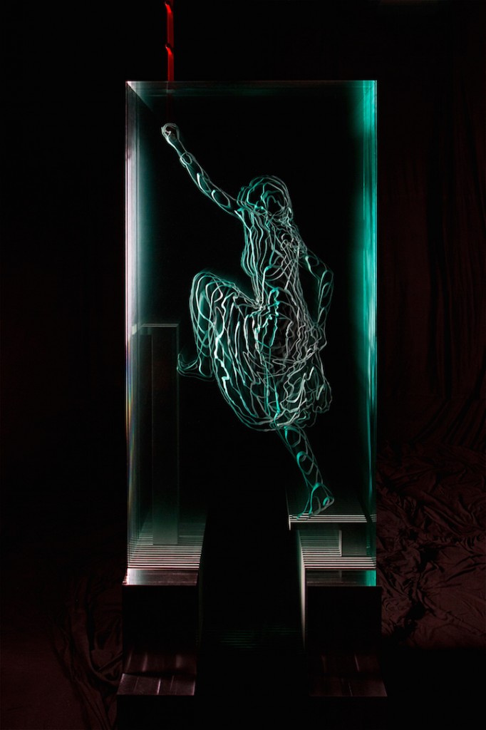 Awesome glass silhouettes Reveal 3D human forms - Art-Pie